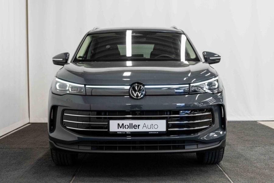 Grey Volkswagen Tiguan 2024 in Tallinn, with an engine capacity of 2.00 L and mileage of 23 thousand km for 38900 €, photo 3 on AUTOMOTO.COM.LV