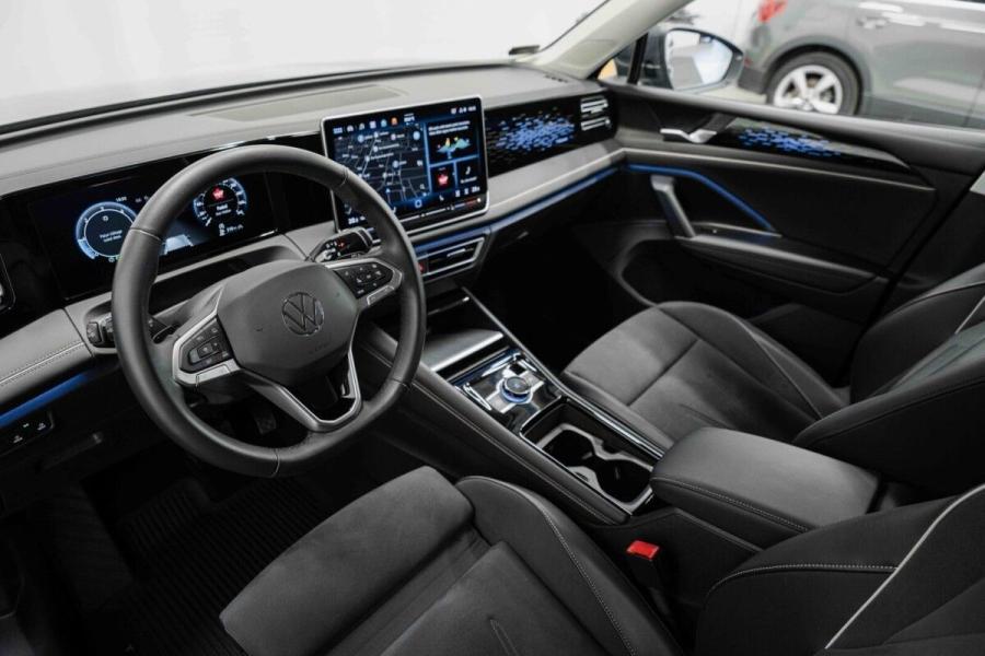 Grey Volkswagen Tiguan 2024 in Tallinn, with an engine capacity of 2.00 L and mileage of 23 thousand km for 38900 €, photo 9 on AUTOMOTO.COM.LV