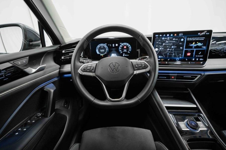 Grey Volkswagen Tiguan 2024 in Tallinn, with an engine capacity of 2.00 L and mileage of 23 thousand km for 38900 €, photo 11 on AUTOMOTO.COM.LV