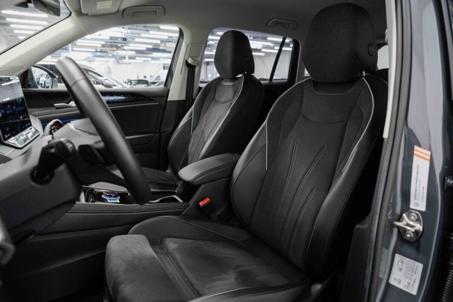 Grey Volkswagen Tiguan 2024 in Tallinn, with an engine capacity of 2.00 L and mileage of 23 thousand km for 38900 €, photo 12 on AUTOMOTO.COM.LV