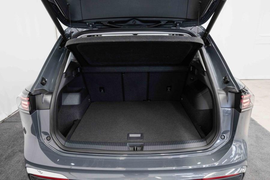 Grey Volkswagen Tiguan 2024 in Tallinn, with an engine capacity of 2.00 L and mileage of 23 thousand km for 38900 €, photo 17 on AUTOMOTO.COM.LV