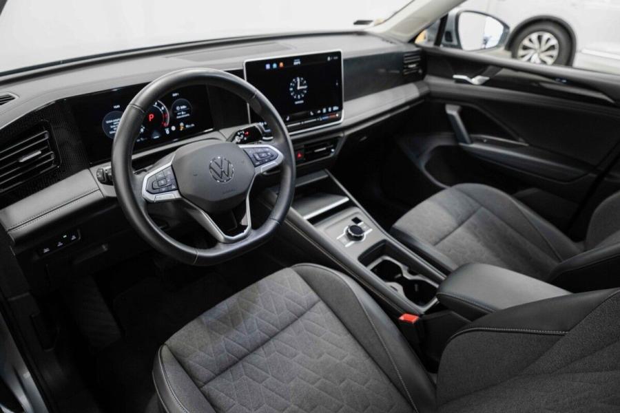 Grey Volkswagen Tiguan 2024 in Tallinn, with an engine capacity of 1.50 L and mileage of 45 thousand km for 31500 €, photo 9 on AUTOMOTO.COM.LV