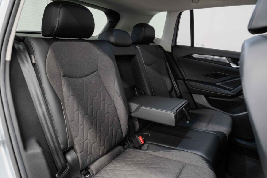 Grey Volkswagen Tiguan 2024 in Tallinn, with an engine capacity of 1.50 L and mileage of 45 thousand km for 31500 €, photo 13 on AUTOMOTO.COM.LV