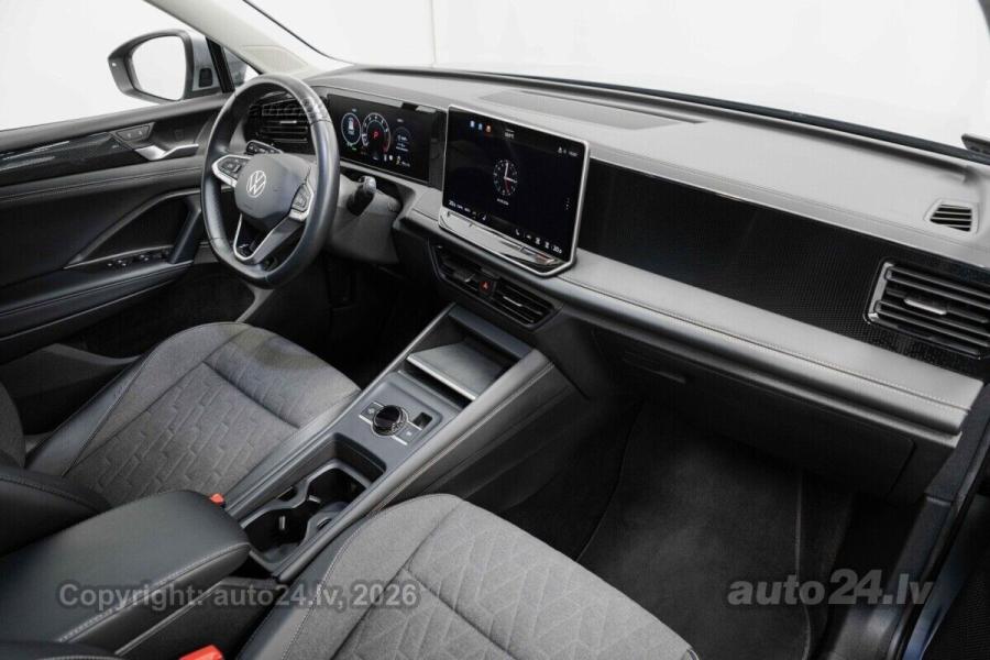 Grey Volkswagen Tiguan 2024 in Tallinn, with an engine capacity of 1.50 L and mileage of 45 thousand km for 31500 €, photo 8 on AUTOMOTO.COM.LV