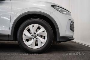 Grey Volkswagen Tiguan 2024 in Tallinn, with an engine capacity of 1.50 L and mileage of 45 thousand km for 31500 €, photo 17 on AUTOMOTO.COM.LV