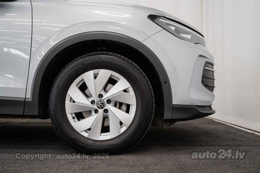 Grey Volkswagen Tiguan 2024 in Tallinn, with an engine capacity of 1.50 L and mileage of 45 thousand km for 31500 €, photo 17 on AUTOMOTO.COM.LV