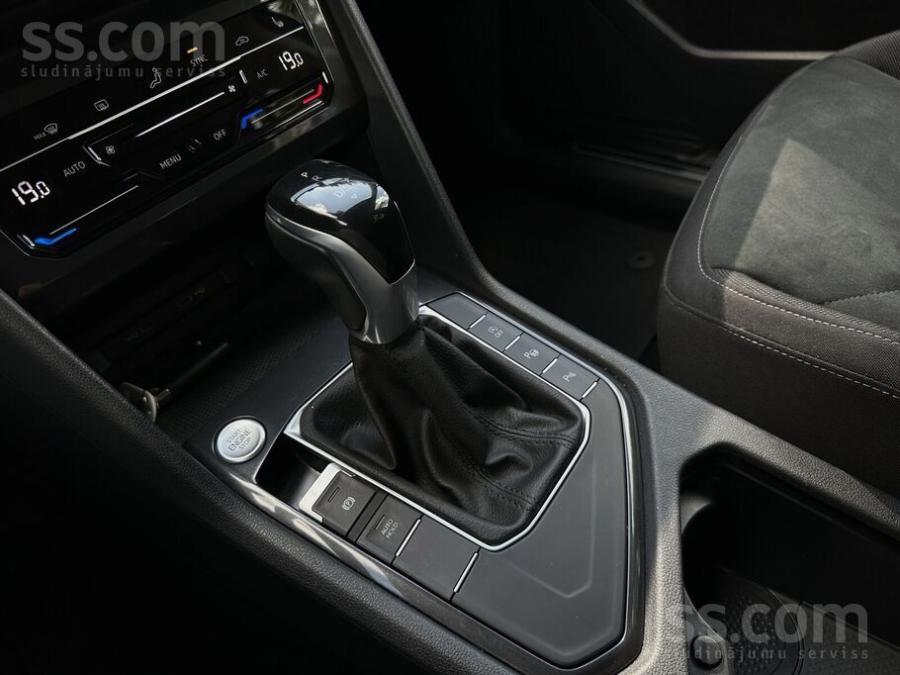 Pelēks Volkswagen Tiguan 2024 Rīga, ar dzinēja tilpumu 1.50 L un nobraukumu 68 tūkst. km par 28550 €, foto 18 vietnē AUTOMOTO.COM.LV