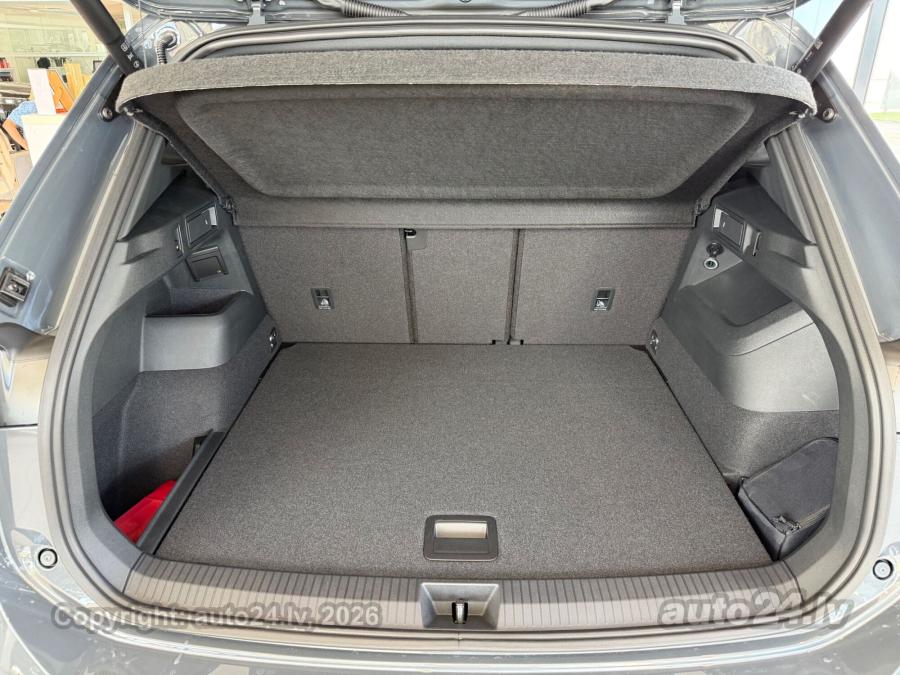 Pelēks Volkswagen Tiguan 2026 Pērnava, ar dzinēja tilpumu 2.00 L un nobraukumu 1 tūkst. km par 39990 €, foto 20 vietnē AUTOMOTO.COM.LV