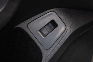 Volkswagen Tiguan 2022 in Riga, with an engine capacity of 2.00 L and mileage of 89 thousand km for 33800 €, photo 14 on AUTOMOTO.COM.LV