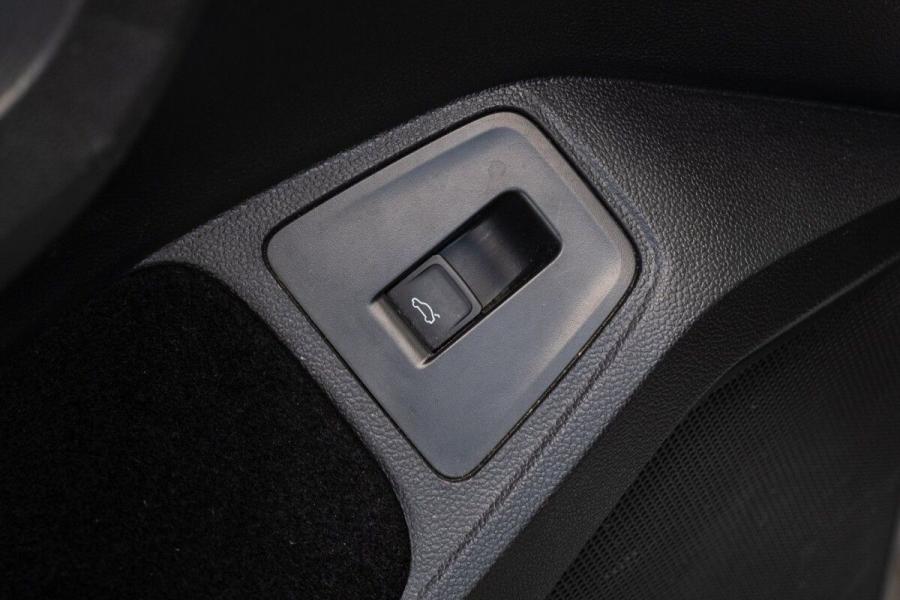 Volkswagen Tiguan 2022 in Riga, with an engine capacity of 2.00 L and mileage of 89 thousand km for 33800 €, photo 14 on AUTOMOTO.COM.LV