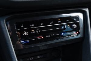 Volkswagen Tiguan 2022 in Riga, with an engine capacity of 2.00 L and mileage of 89 thousand km for 33800 €, photo 22 on AUTOMOTO.COM.LV