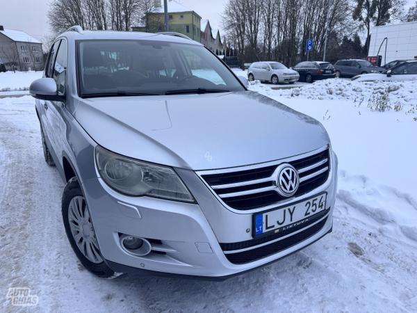 Volkswagen Tiguan 2009 in Kaunas, with an engine capacity of 2.00 L and mileage of 330 thousand km for 3690 €, photo 2 on AUTOMOTO.COM.LV