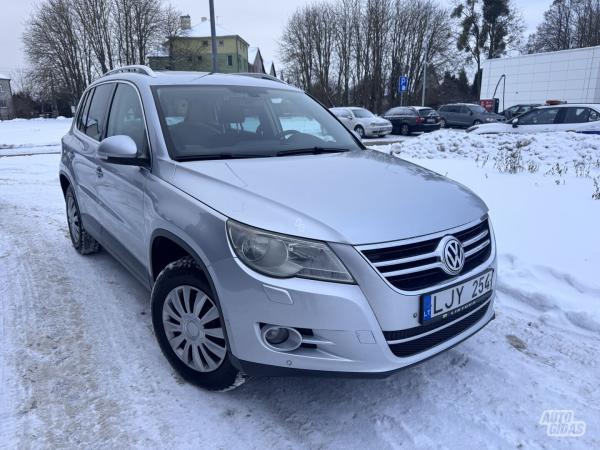 Volkswagen Tiguan 2009 in Kaunas, with an engine capacity of 2.00 L and mileage of 330 thousand km for 3690 €, photo 3 on AUTOMOTO.COM.LV