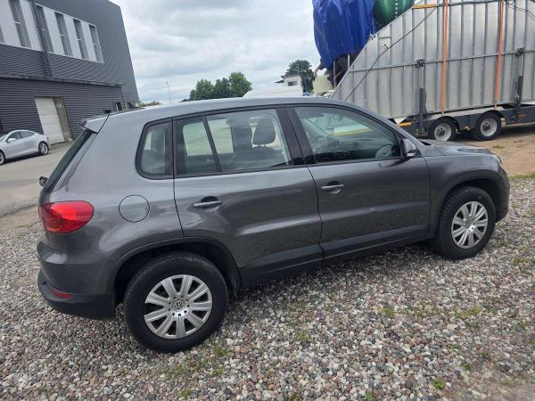 Volkswagen Tiguan 2013 in Taurage, with an engine capacity of 2.00 L and mileage of 300 thousand km for 5800 €, photo 4 on AUTOMOTO.COM.LV