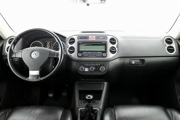 Orange Volkswagen Tiguan 2010 in Tallinn, with an engine capacity of 1.40 L and mileage of 253 thousand km for 2999 €, photo 6 on AUTOMOTO.COM.LV