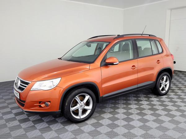Orange Volkswagen Tiguan 2010 in Tallinn, with an engine capacity of 1.40 L and mileage of 253 thousand km for 2999 €, photo 10 on AUTOMOTO.COM.LV