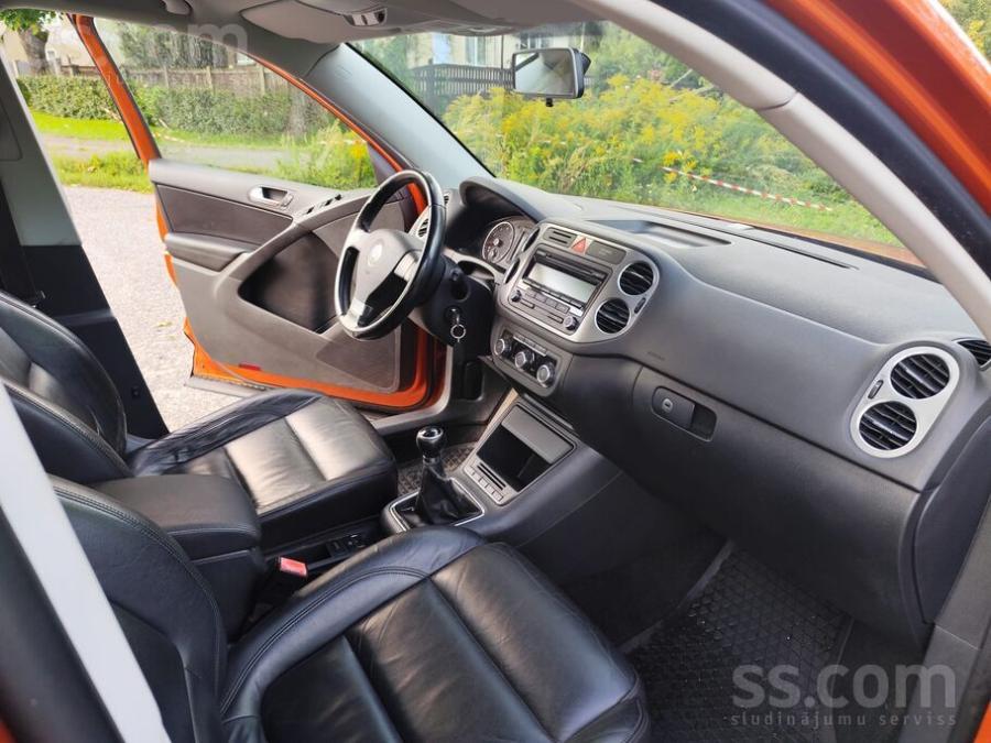Orange Volkswagen Tiguan 2010 in Riga, with an engine capacity of 1.40 L and mileage of 251 thousand km for 4800 €, photo 15 on AUTOMOTO.COM.LV
