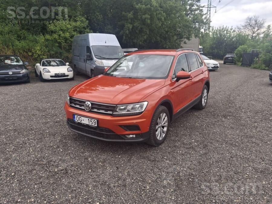 Orange Volkswagen Tiguan 2017 in Riga, with an engine capacity of 1.40 L and mileage of 146 thousand km for 18990 €, photo 1 on AUTOMOTO.COM.LV