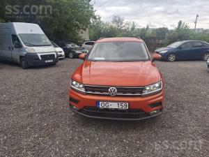 Orange Volkswagen Tiguan 2017 in Riga, with an engine capacity of 1.40 L and mileage of 146 thousand km for 18990 €, photo 3 on AUTOMOTO.COM.LV
