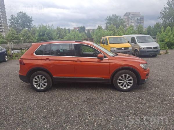 Orange Volkswagen Tiguan 2017 in Riga, with an engine capacity of 1.40 L and mileage of 146 thousand km for 18990 €, photo 5 on AUTOMOTO.COM.LV