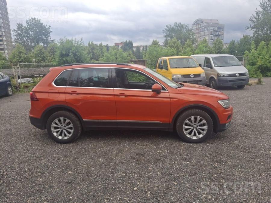 Orange Volkswagen Tiguan 2017 in Riga, with an engine capacity of 1.40 L and mileage of 146 thousand km for 18990 €, photo 5 on AUTOMOTO.COM.LV