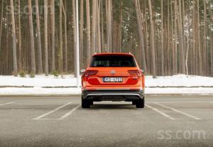 Orange Volkswagen Tiguan 2017 in Riga, with an engine capacity of 2.00 L and mileage of 191 thousand km for 16490 €, photo 7 on AUTOMOTO.COM.LV