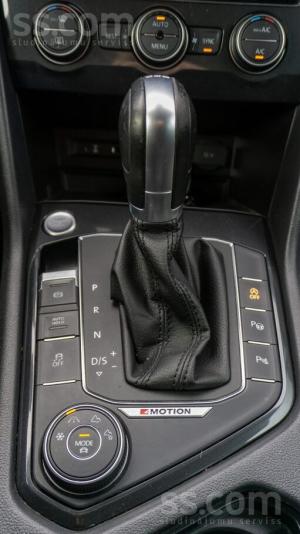 Orange Volkswagen Tiguan 2017 in Riga, with an engine capacity of 2.00 L and mileage of 191 thousand km for 16490 €, photo 16 on AUTOMOTO.COM.LV