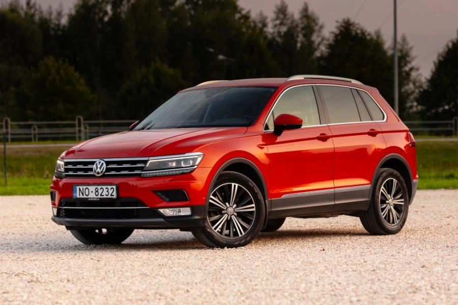 Orange Volkswagen Tiguan 2017 in Riga, with an engine capacity of 2.00 L and mileage of 180 thousand km for 19900 €, photo 4 on AUTOMOTO.COM.LV
