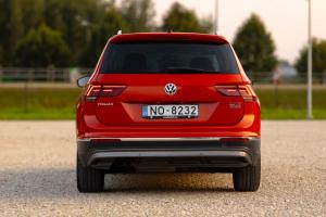 Orange Volkswagen Tiguan 2017 in Riga, with an engine capacity of 2.00 L and mileage of 180 thousand km for 19900 €, photo 5 on AUTOMOTO.COM.LV