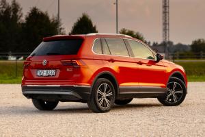 Orange Volkswagen Tiguan 2017 in Riga, with an engine capacity of 2.00 L and mileage of 180 thousand km for 19900 €, photo 6 on AUTOMOTO.COM.LV