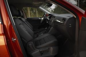 Orange Volkswagen Tiguan 2017 in Riga, with an engine capacity of 2.00 L and mileage of 180 thousand km for 19900 €, photo 8 on AUTOMOTO.COM.LV