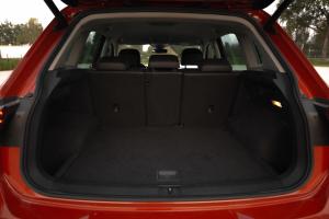 Orange Volkswagen Tiguan 2017 in Riga, with an engine capacity of 2.00 L and mileage of 180 thousand km for 19900 €, photo 12 on AUTOMOTO.COM.LV