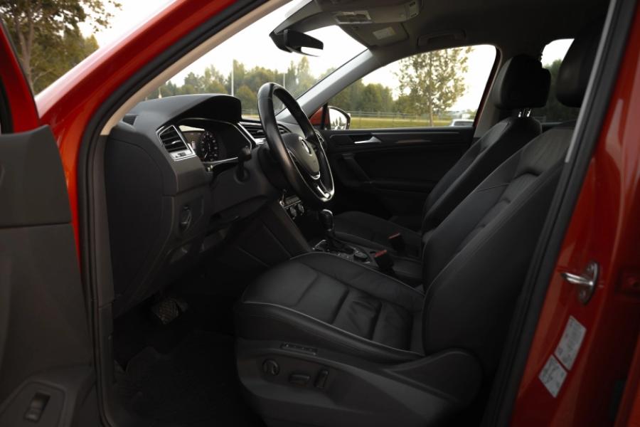 Orange Volkswagen Tiguan 2017 in Riga, with an engine capacity of 2.00 L and mileage of 180 thousand km for 19900 €, photo 14 on AUTOMOTO.COM.LV