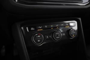 Orange Volkswagen Tiguan 2017 in Riga, with an engine capacity of 2.00 L and mileage of 180 thousand km for 19900 €, photo 18 on AUTOMOTO.COM.LV