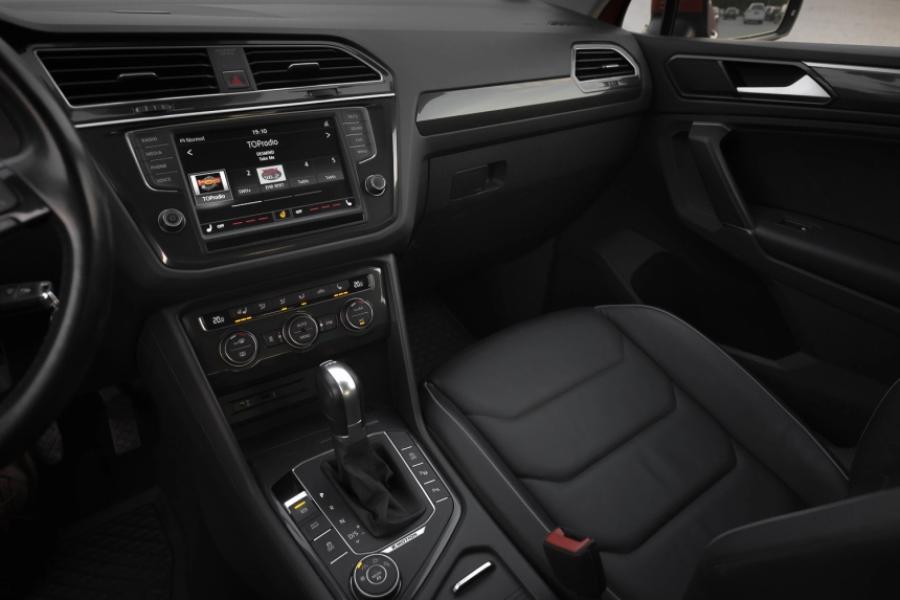 Orange Volkswagen Tiguan 2017 in Riga, with an engine capacity of 2.00 L and mileage of 180 thousand km for 19900 €, photo 19 on AUTOMOTO.COM.LV