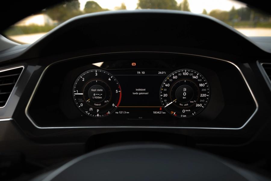 Orange Volkswagen Tiguan 2017 in Riga, with an engine capacity of 2.00 L and mileage of 180 thousand km for 19900 €, photo 20 on AUTOMOTO.COM.LV