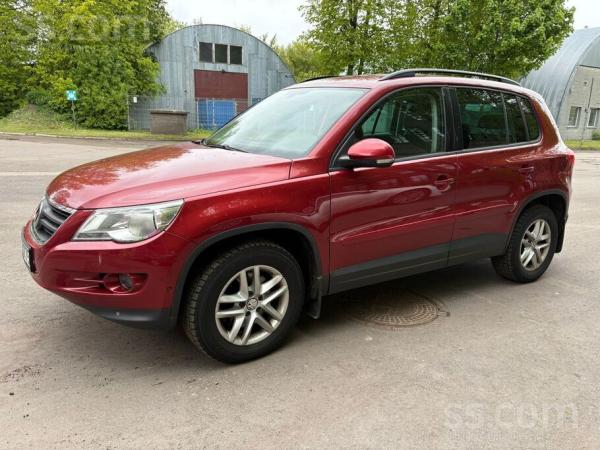 Red Volkswagen Tiguan 2008 in Riga, with an engine capacity of 2.00 L and mileage of 180 thousand km for 6900 €, photo 2 on AUTOMOTO.COM.LV
