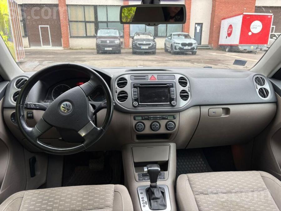 Sarkans Volkswagen Tiguan 2008 Rīga, ar dzinēja tilpumu 2.00 L un nobraukumu 180 tūkst. km par 6900 €, foto 6 vietnē AUTOMOTO.COM.LV