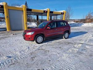 Red Volkswagen Tiguan 2008 in Radviliskis, with an engine capacity of 2.00 L and mileage of 283 thousand km for 4600 €, photo 5 on AUTOMOTO.COM.LV