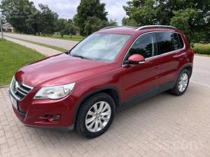 Sarkans Volkswagen Tiguan 2008 Limbaži, ar dzinēja tilpumu 2.00 L un nobraukumu 209 tūkst. km par 3750 €, foto  vietnē AUTOMOTO.COM.LV