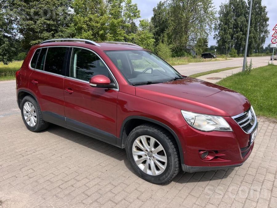 Sarkans Volkswagen Tiguan 2008 Limbaži, ar dzinēja tilpumu 2.00 L un nobraukumu 209 tūkst. km par 3750 €, foto 4 vietnē AUTOMOTO.COM.LV