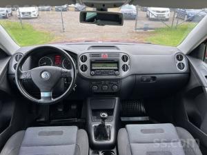 Sarkans Volkswagen Tiguan 2008 Limbaži, ar dzinēja tilpumu 2.00 L un nobraukumu 209 tūkst. km par 3750 €, foto 14 vietnē AUTOMOTO.COM.LV