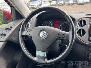 Sarkans Volkswagen Tiguan 2008 Limbaži, ar dzinēja tilpumu 2.00 L un nobraukumu 209 tūkst. km par 3750 €, foto 15 vietnē AUTOMOTO.COM.LV