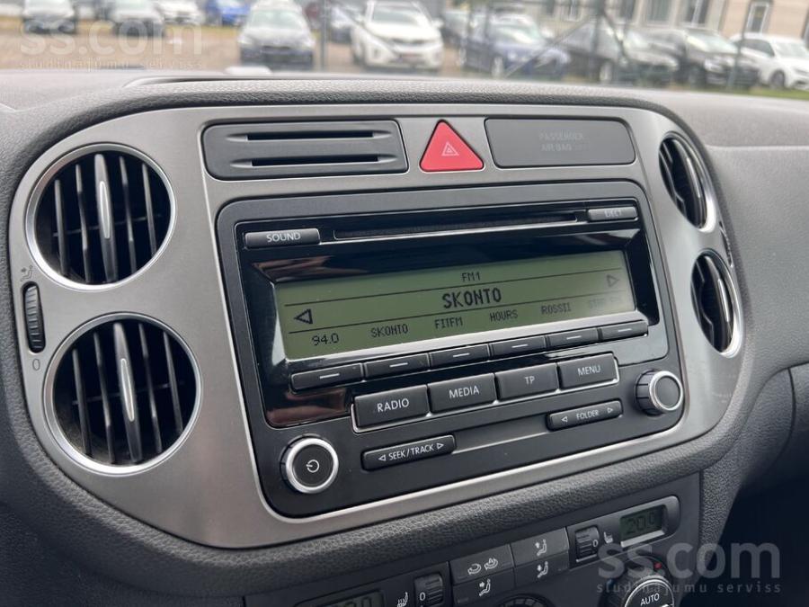 Sarkans Volkswagen Tiguan 2008 Limbaži, ar dzinēja tilpumu 2.00 L un nobraukumu 209 tūkst. km par 3750 €, foto 16 vietnē AUTOMOTO.COM.LV