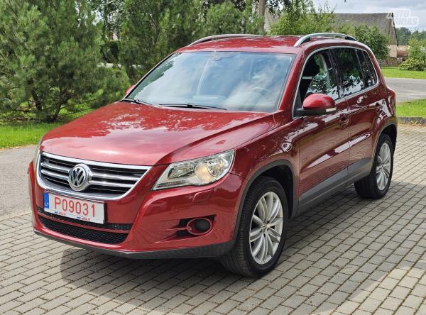 Sarkans Volkswagen Tiguan 2008 Ariogala, ar dzinēja tilpumu 2.00 L un nobraukumu 208 tūkst. km par 5200 €, foto 1 vietnē AUTOMOTO.COM.LV