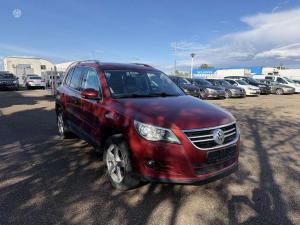 Red Volkswagen Tiguan 2008 in Marijampole, with an engine capacity of 1.97 L and mileage of 302 thousand km for 1950 €, photo 3 on AUTOMOTO.COM.LV