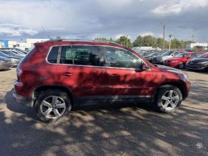 Red Volkswagen Tiguan 2008 in Marijampole, with an engine capacity of 1.97 L and mileage of 302 thousand km for 1950 €, photo 4 on AUTOMOTO.COM.LV