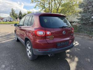 Red Volkswagen Tiguan 2008 in Marijampole, with an engine capacity of 1.97 L and mileage of 302 thousand km for 1950 €, photo 6 on AUTOMOTO.COM.LV