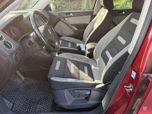Red Volkswagen Tiguan 2008 in Marijampole, with an engine capacity of 1.97 L and mileage of 302 thousand km for 1950 €, photo 8 on AUTOMOTO.COM.LV