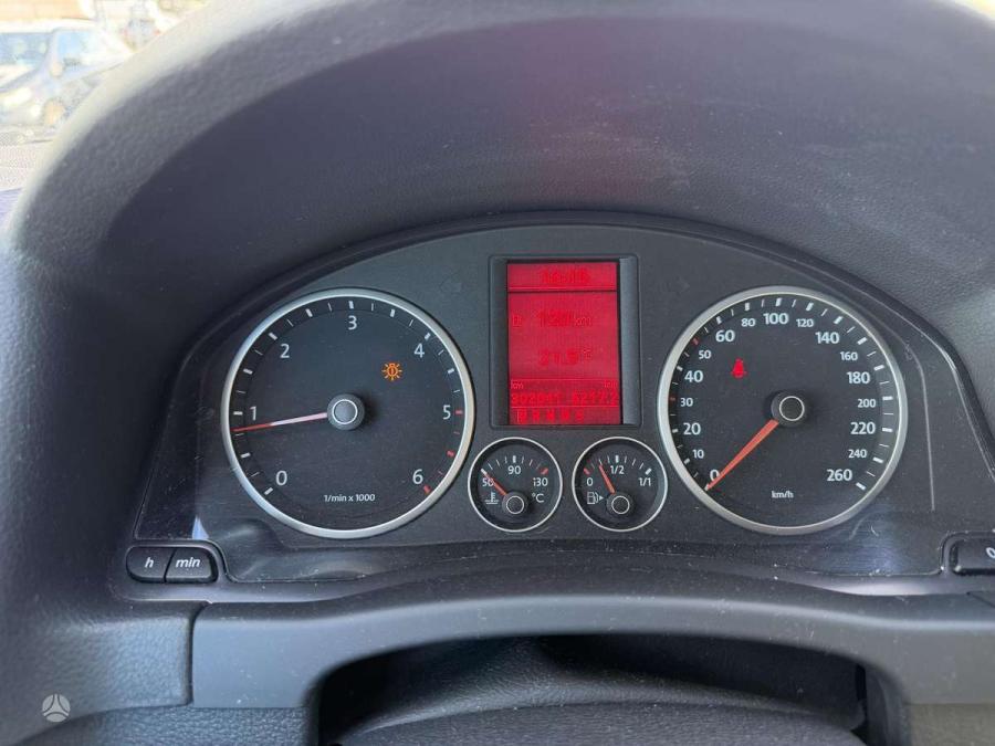 Red Volkswagen Tiguan 2008 in Marijampole, with an engine capacity of 1.97 L and mileage of 302 thousand km for 1950 €, photo 11 on AUTOMOTO.COM.LV